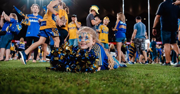 Fans on Field in Round 23! | Eels