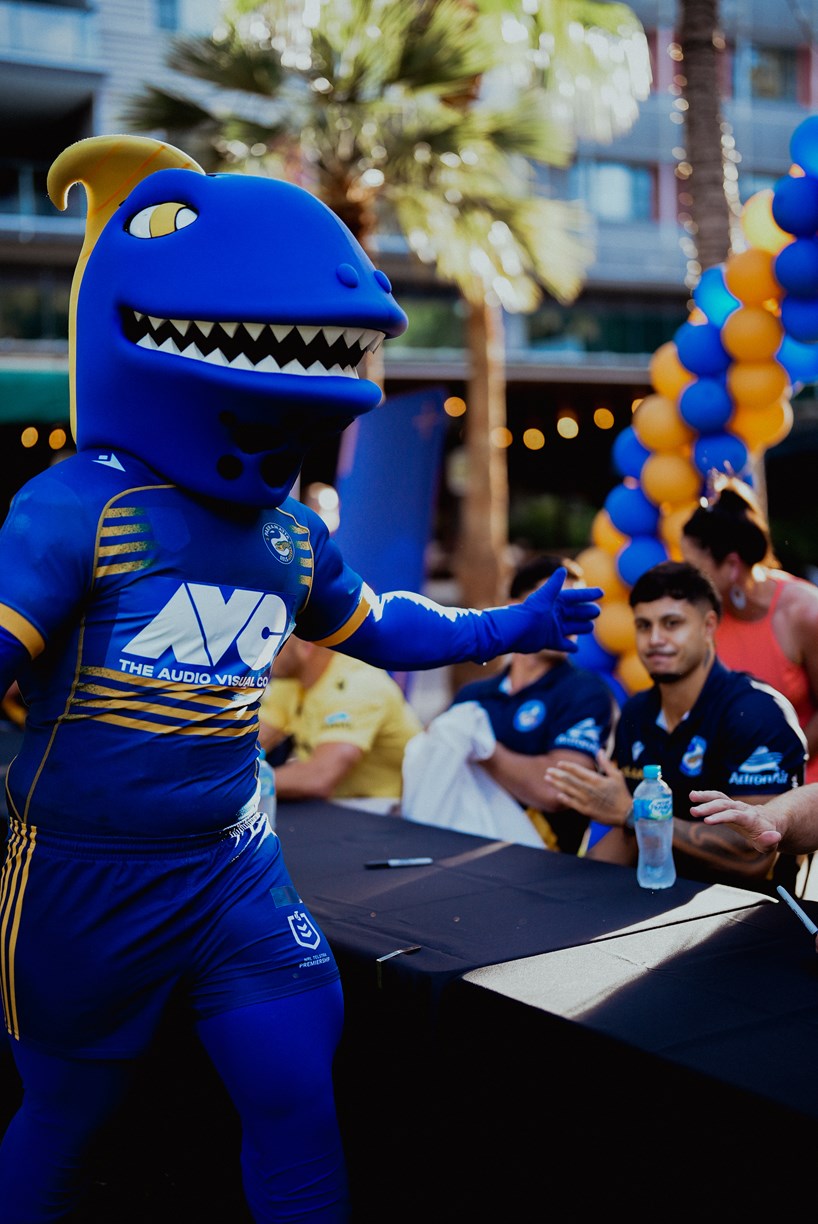 2023 Eels in Darwin Signing Session | Eels